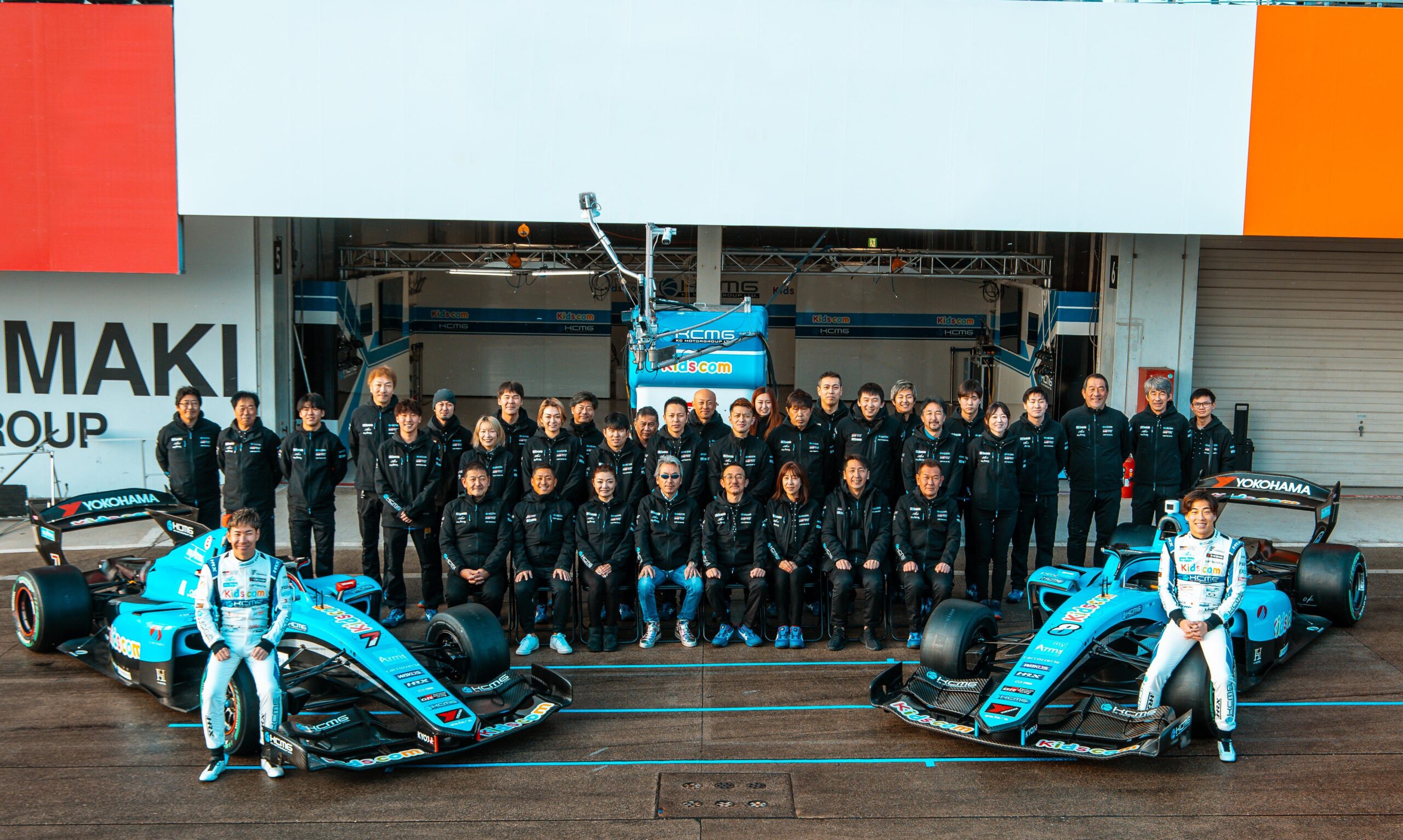 【キッズ・コムは2025年も”Kidscom Team KCMG”と”小林可夢偉選手”を応援します！】 | 株式会社キッズ・コム